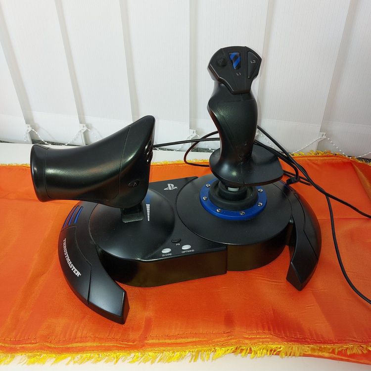 Playstation Thrustmaster (Gebraucht) in Schlieren für CHF 25 – mit Lieferung auf Ricardo kaufen