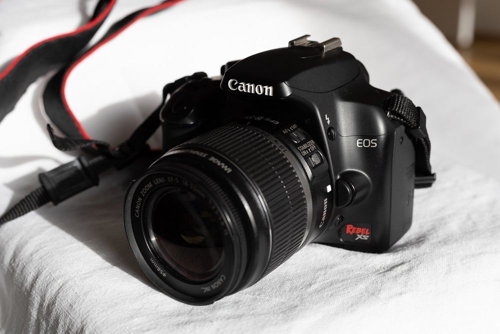 Canon EOS Rebel XS (1000D) inkl. EF-S 18-55 f/3.5-5.6 IS (Gebraucht) in ...