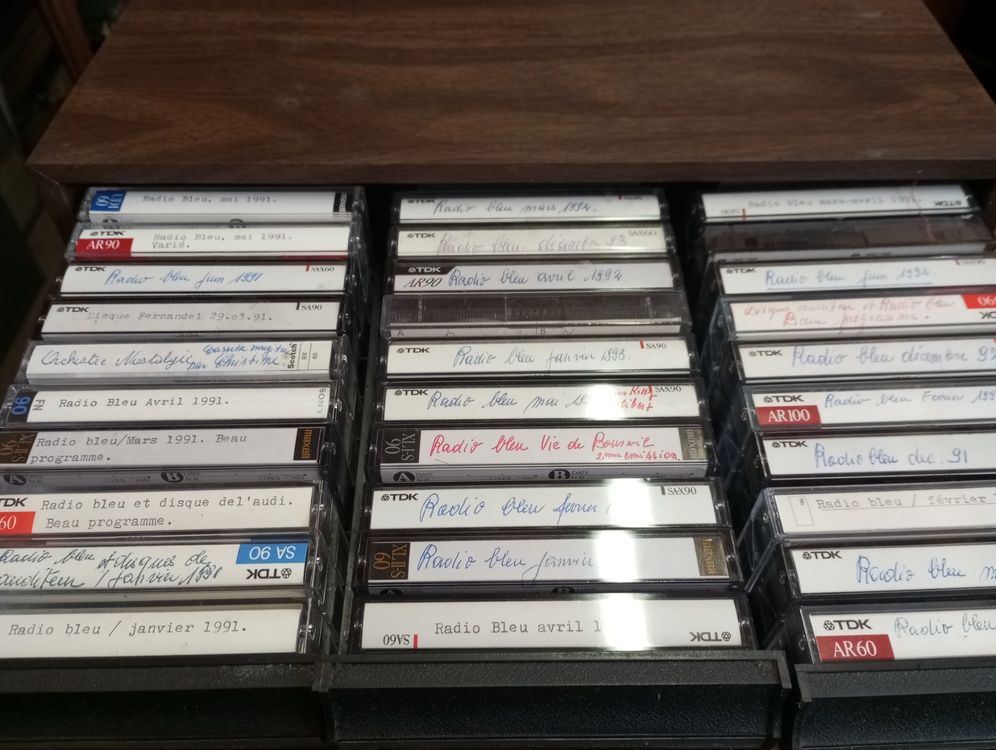 Lot de 30 cassettes audio vintage 📻📼🎶 (D'occasion) à Fribourg pour CHF ...