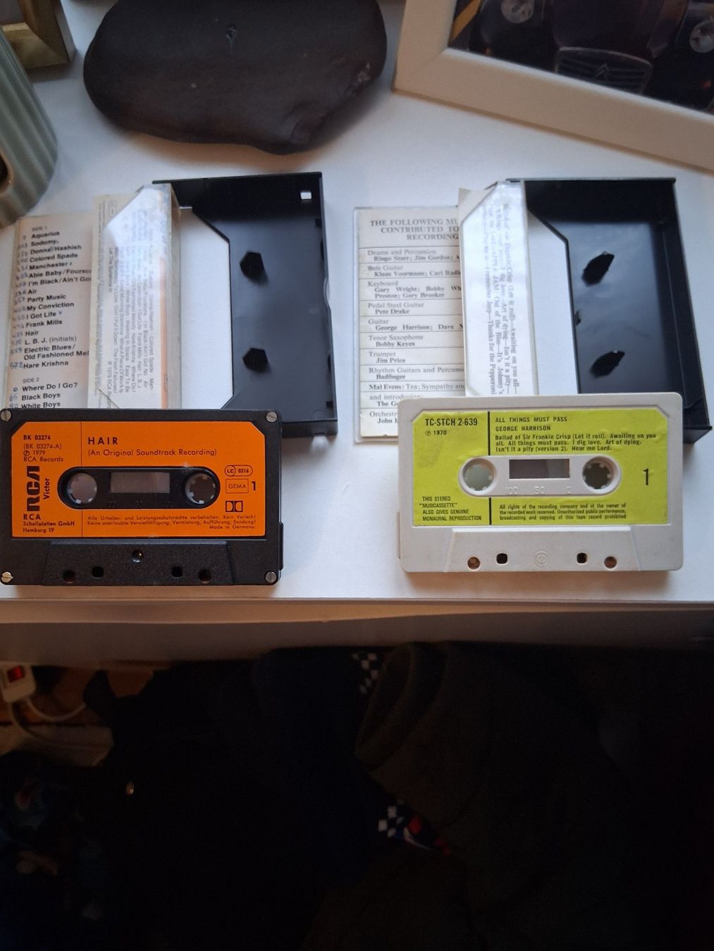 Cassettes originales Hair + George Harrison (D'occasion) à Aigle pour ...