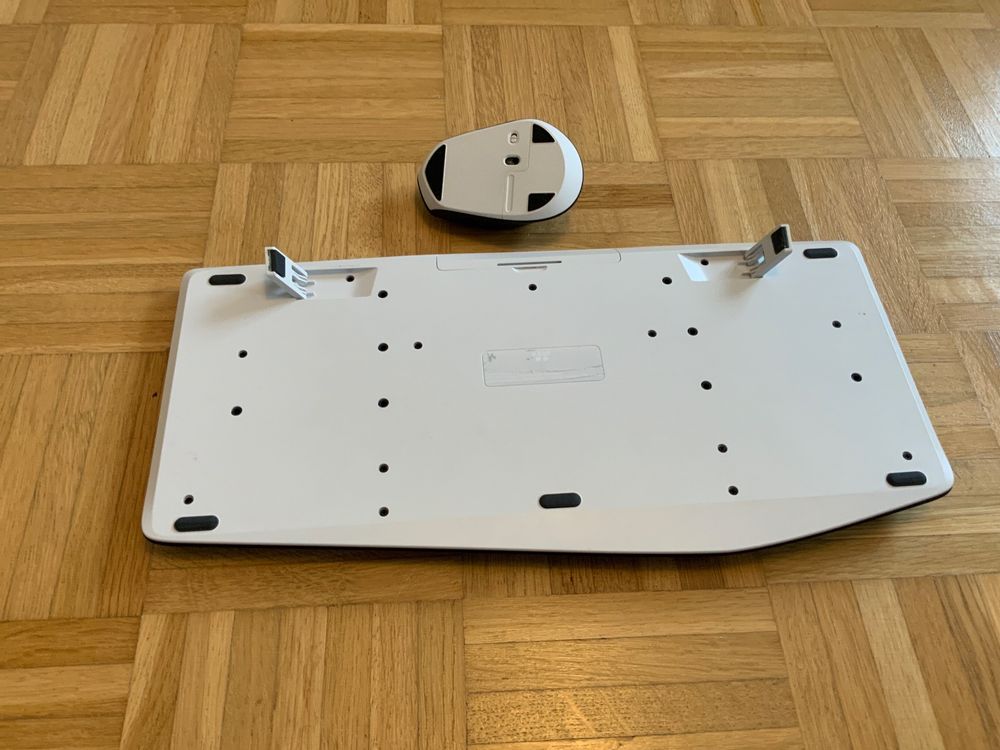 Cordless Logitech K850 Swiss keyboard + M720 mouse (Gebraucht) in ...