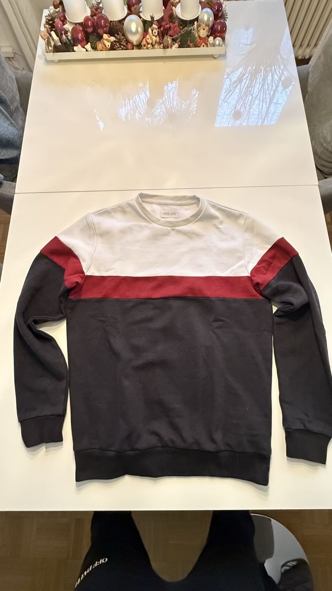 Pullover (Gebraucht) in Urdorf für CHF 5 – mit Lieferung auf Ricardo kaufen