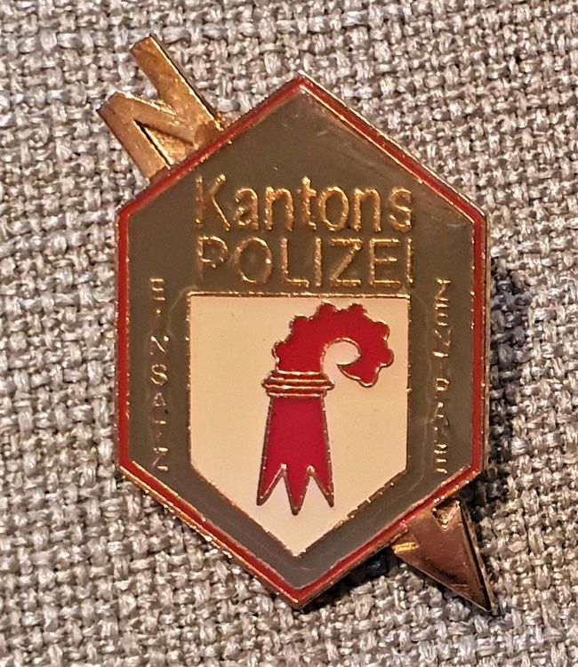 M477 - Pin Kantons Polizei Baselland Einsatz Zentrale Blitz | Kaufen auf Ricardo