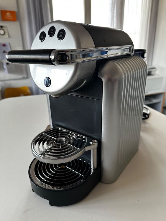 Zenius Nespresso - top Zustand mit 450 Kaffeekapseln | Kaufen auf Ricardo