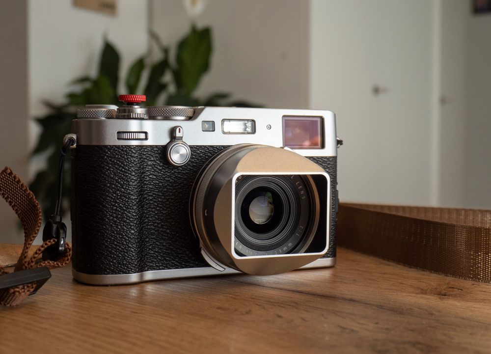 Fujifilm X100F + accessories. 6100 shutter count! | Kaufen auf Ricardo