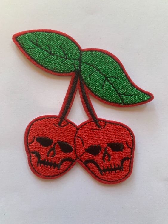 Cherry Skull Badge, Patch, Bügelbild (Neu und originalverpackt) in Ostermundigen für CHF 3 – mit ...