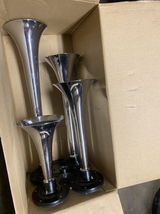 Lautes Signalhorn-Set für LKWs 📯📢🚚💨 (Gebraucht) in Zumholz für CHF 19 ...