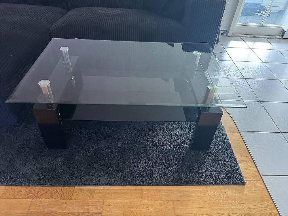 Couchtisch aus Glas mit Ablage (Gebraucht) in Worb für CHF 1 – nur ...