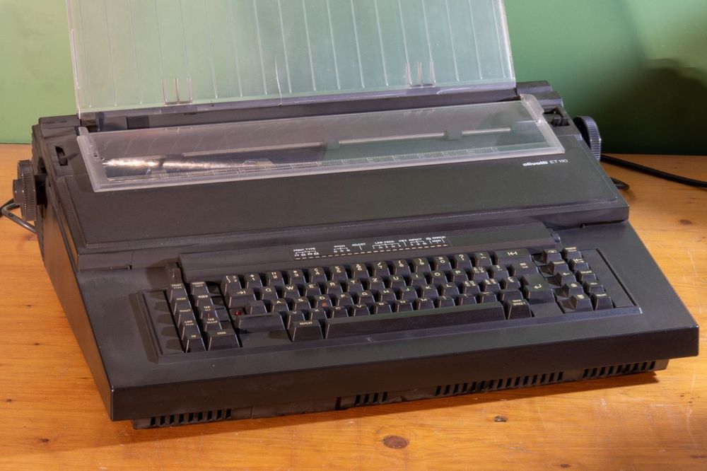 Antike Schreibmaschine Olivetti ET110 (Defekt) in Boll für CHF 50 – nur Abholung auf Ricardo kaufen