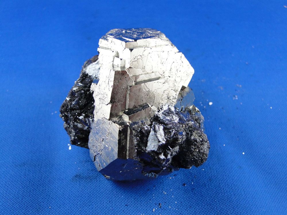 Pyrit mit Haematit (Gebraucht) in Schinznach Bad für CHF 29 – mit Lieferung auf Ricardo kaufen