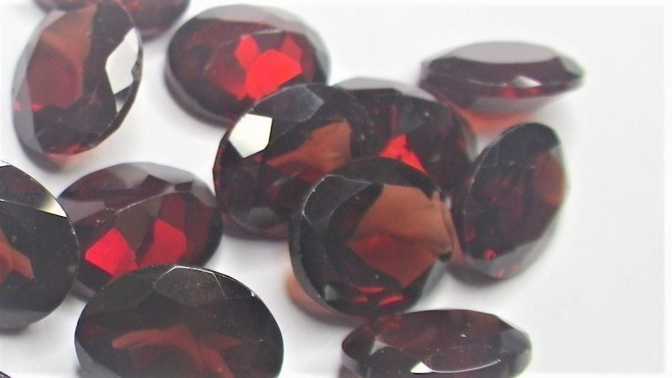 Promo - 2x Grenats ovales 10x8 mm - Valeur 140.- Fr (Neuf (Voir ...