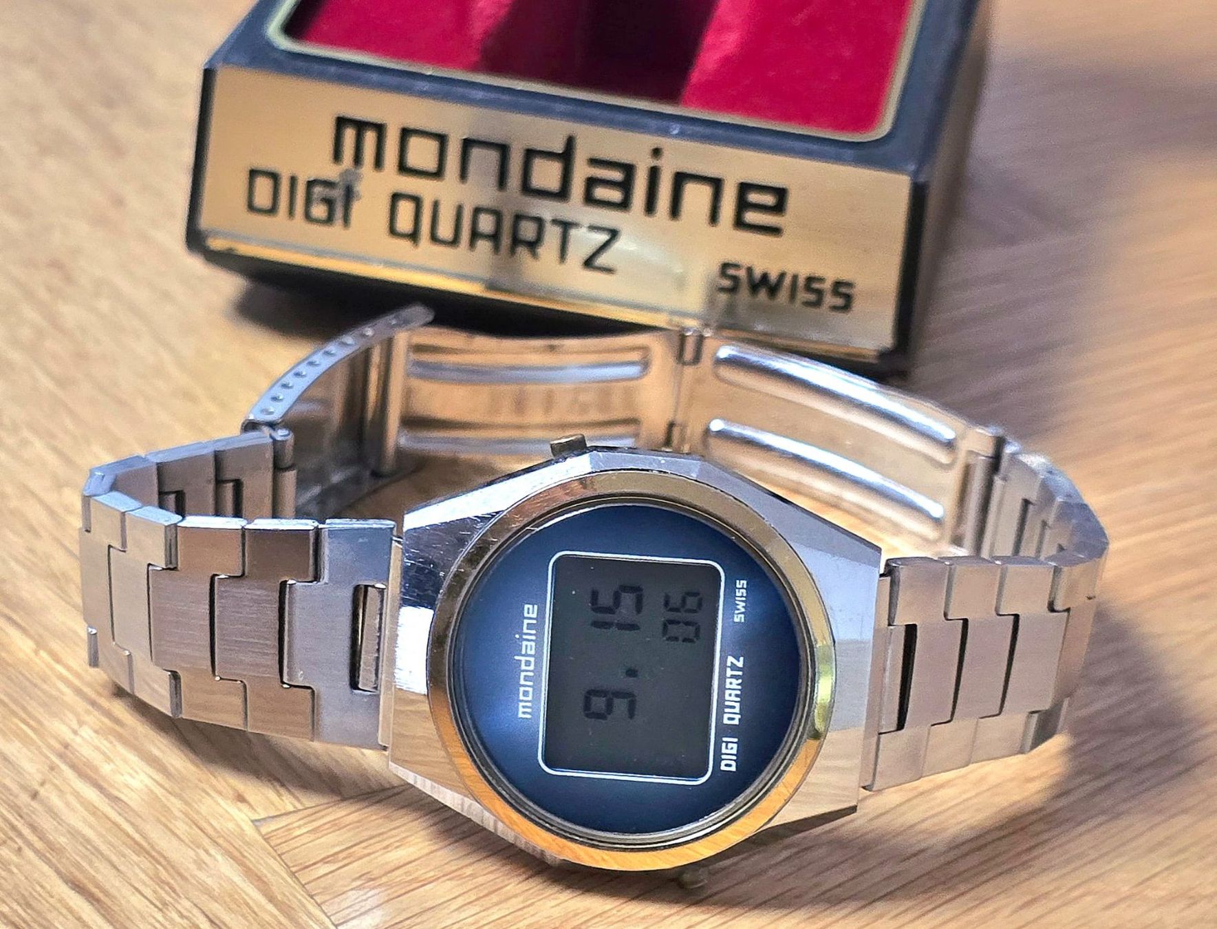 MONDAINE DIGITAL HERREN UHR MIT ORIGINAL BOX (Gebraucht) in Neftenbach ...