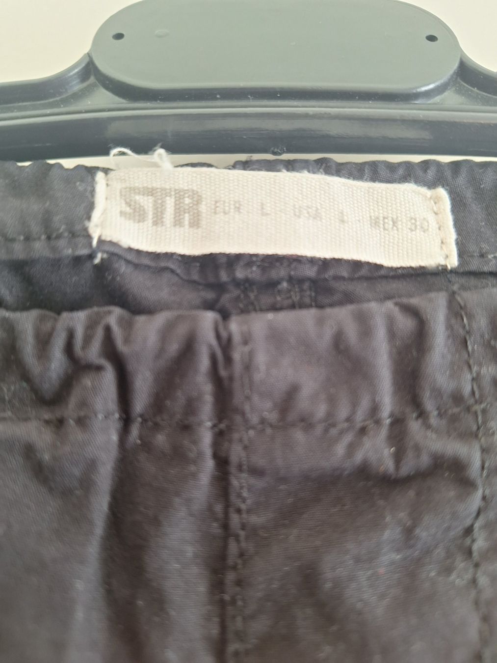 Pantalon parachute noir Stradivarius taille L (D'occasion) à Lausanne ...