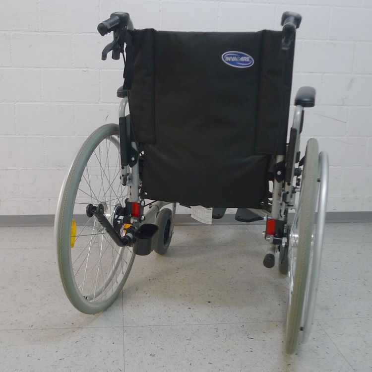 Rollstuhl Invacare SB 47 cm, nur CHF 199 (Gebraucht) in Lengnau für CHF 199 – mit Lieferung auf ...