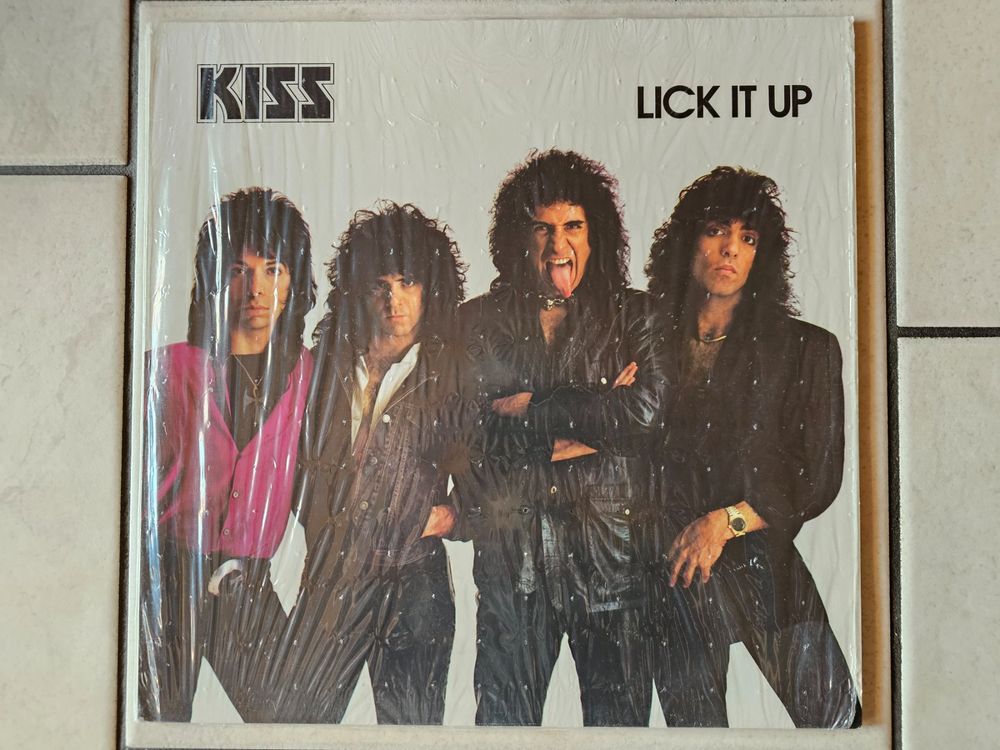 Kiss - Lick It Up / LP / Mit Folie (Gebraucht) in Schneisingen für CHF 17.5 – mit Lieferung auf ...