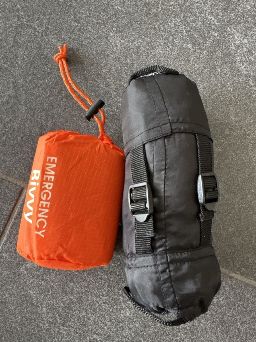 Hütten, Schlafsack und Not Byvak neu (Neu (gemäss Beschreibung)) in ...