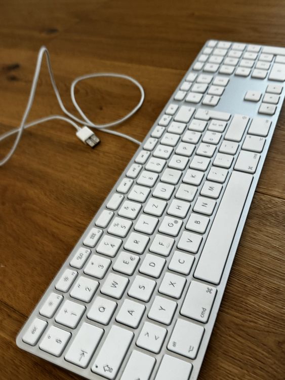 Apple Tastatur QWERTZ mit Zahlenblock (Gebraucht) in Baar für CHF 35 ...