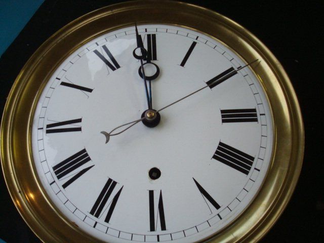 Präzisions-Pendeluhr mit Sekundenzeiger, Scherengang (Gebraucht) in ...