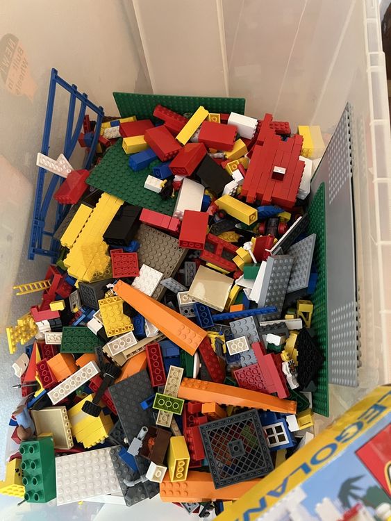 Lego Basic 10kg und 1 Themenlego Schachtel komplett (Neu (gemäss Beschreibung)) in Dörflingen ...