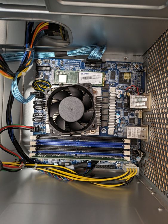 Gigabyte G431 Mining-Rig / KI-Server / NAS / Homelab, no GPU (D ...