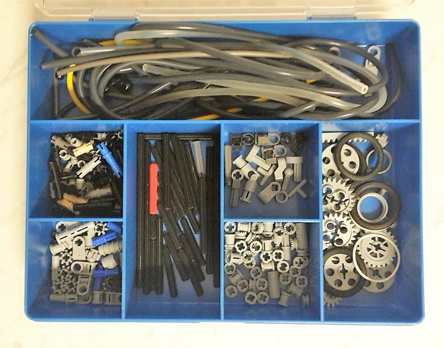 LEGO Technik - zahlreiche Kleinteile in einer Blue-Box. (Gebraucht) in Langnau am Albis für CHF ...