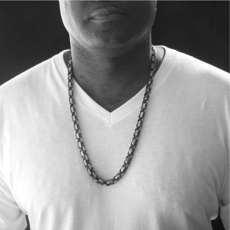 Collier pour homme acier deux colorie (Neuf avec emballage d'origine) à Le Locle pour CHF 10 ...