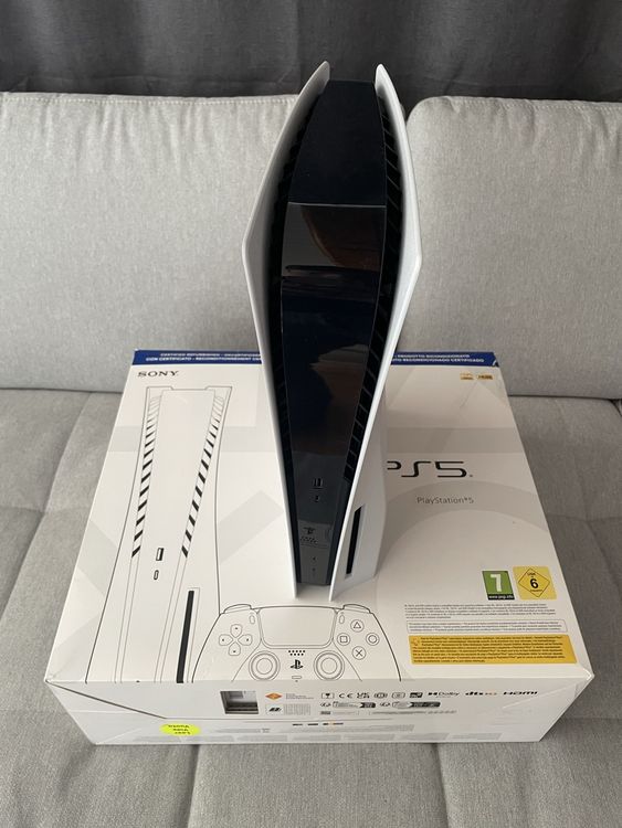 Sony PS5 Playstation 5 Disc Edition mit 2 Controller | Kaufen auf Ricardo