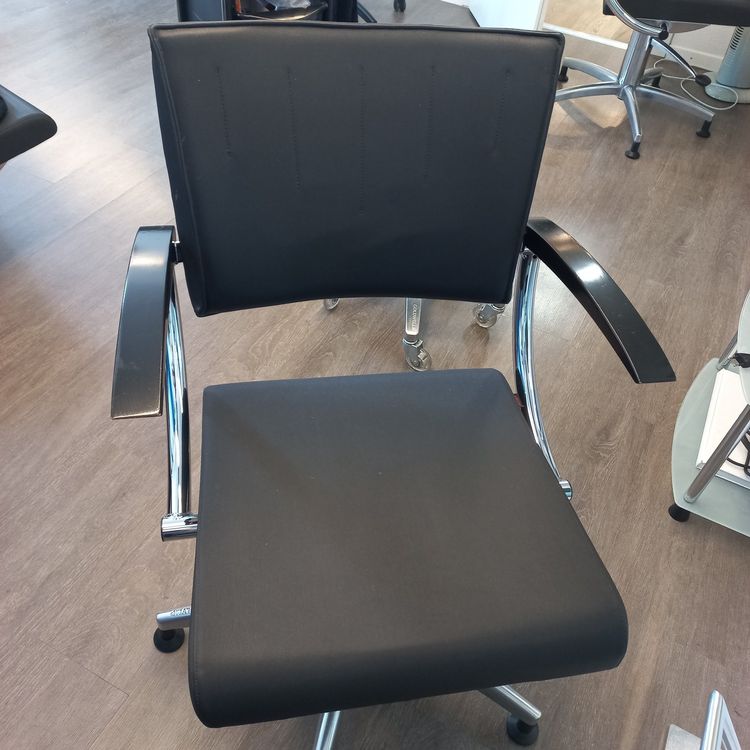 coiffeurstuhl Höhenverstellbar (Gebraucht) in Asp für CHF 200 – nur Abholung auf Ricardo kaufen