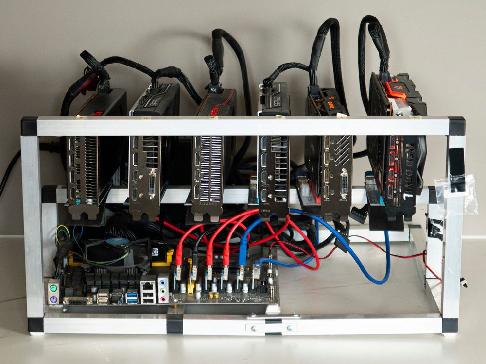 Mining Rig mit 6 Radeon-GPUs (238.8MH/s) ab CHF 1.00! (Gebraucht) in ...