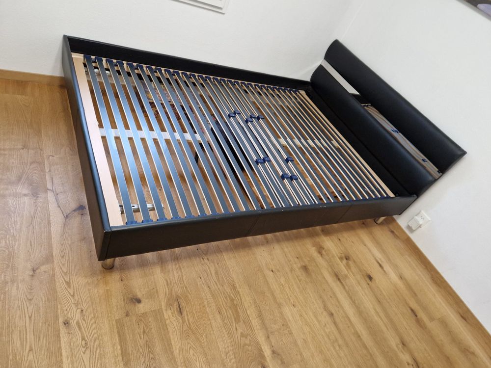 Doppelbett inkl. Rost zu verkaufen, Gestell schwarz | Kaufen auf Ricardo