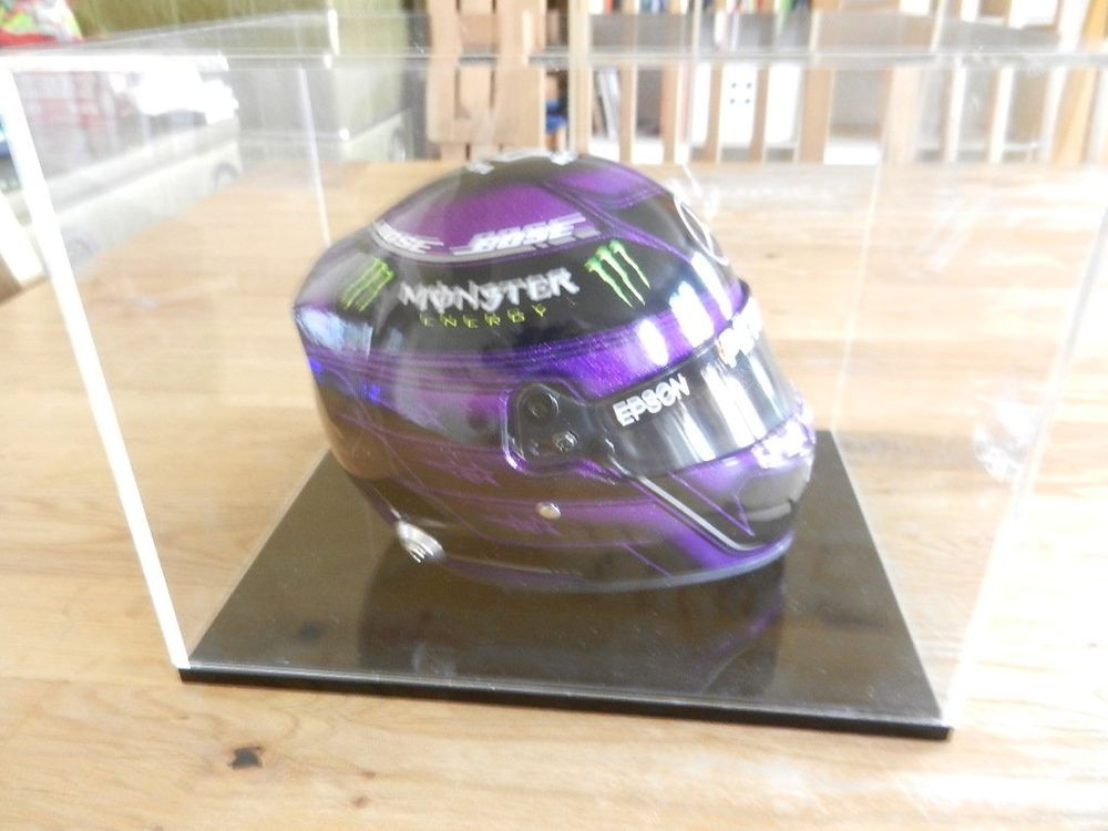 Original Lewis Hamilton Helm Bell mit Vitrine im Maßstab 1-2 (Neu ...