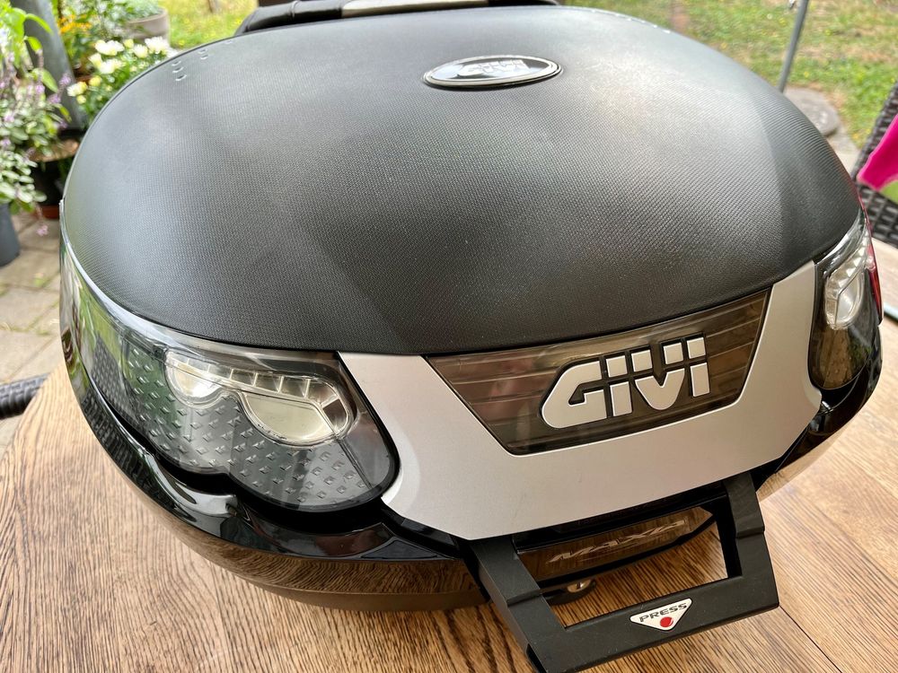 Givi Topcase V56 Maxia3 (Gebraucht) in Niederhasli für CHF 190 – nur Abholung auf Ricardo kaufen