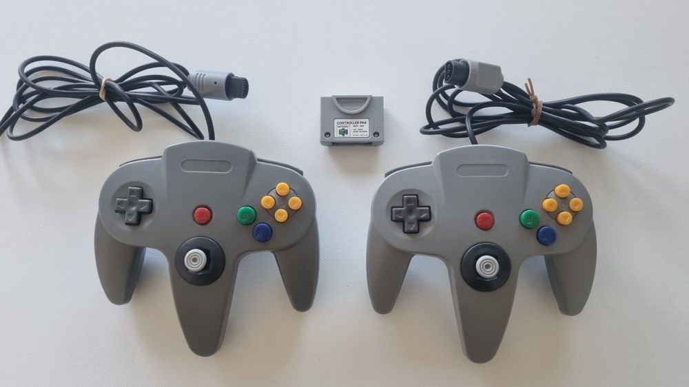 2 x Nintendo 64 Kontroller + Controller Pak (Gebraucht) in für CHF 49 – mit Lieferung auf ...