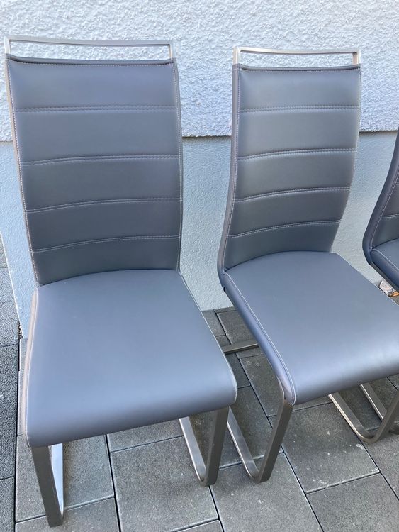 4 graue Freischwinger Stühle sehr guter Zustand (Gebraucht) in Derendingen für CHF 100 – nur ...