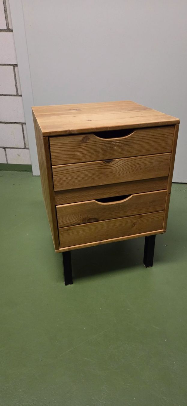 Holz-Nachttischli im super Zustand, praktische Schubladen! (Gebraucht ...