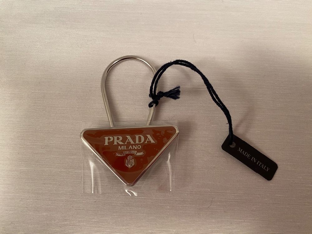New PRADA Key Ring (Neu und originalverpackt) in Lugano für CHF 130 – mit Lieferung auf Ricardo ...