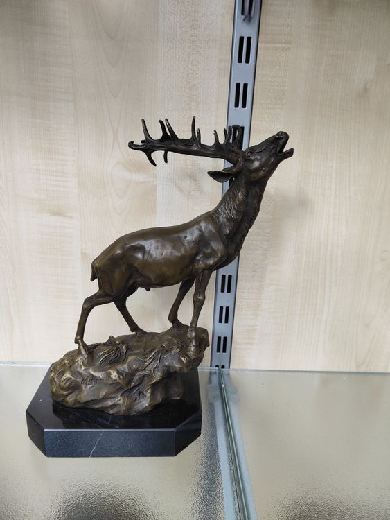 LUXURIÖSER BRONZE FIGUR EINES HIRSCHES AUF EINEN FELSEN SIGN (Gebraucht ...