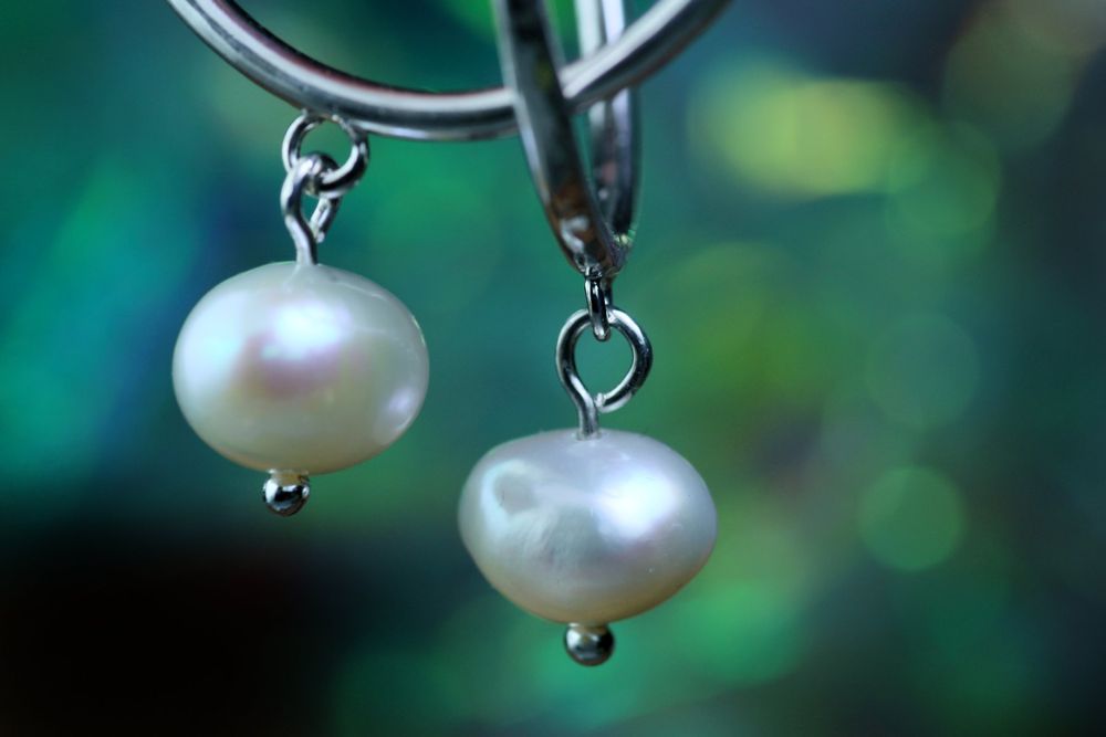 LUNA LACRIMA gehämmerte Silber-Creolen mit Perlen-Anhängern (Neu und originalverpackt) in Bern ...