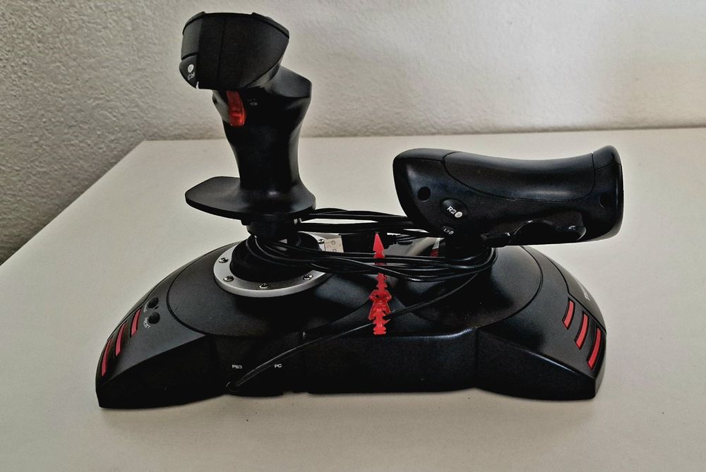Thrustmaster T.Flight HOTAS X Joystick (Gebraucht) in St. Gallen für ...