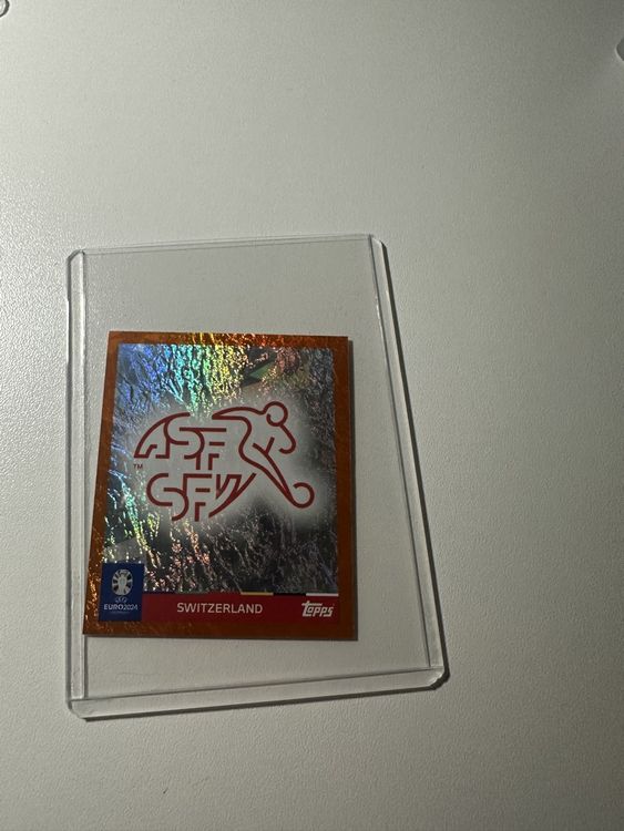Topps Euro 2024 Sui 1 Orange Switzerland Wappen | Acheter sur Ricardo