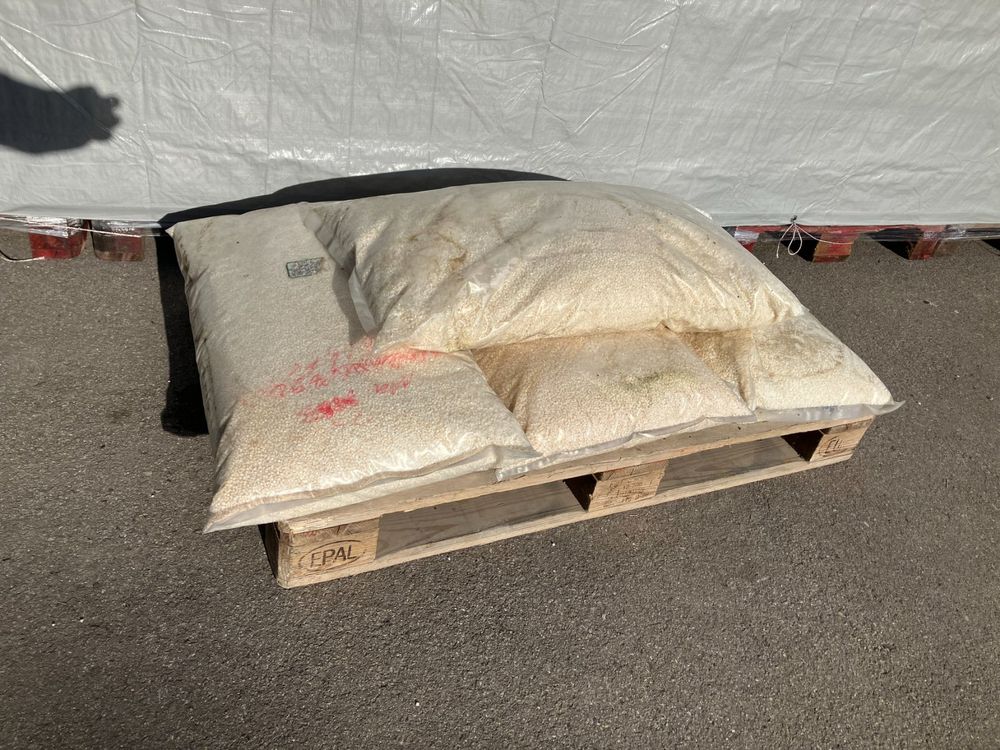 Posten reines Kunststoffgranulat ca. 100kg ab 1.- | Kaufen auf Ricardo