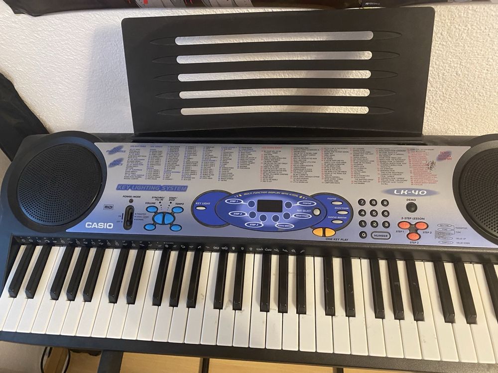 Casio LK-40 Keyboard mit Notenständer (Gebraucht) in Unterentfelden für ...
