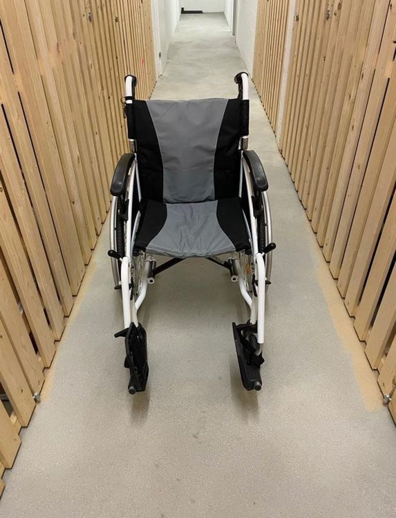 Chaise roulante neuve | Kaufen auf Ricardo