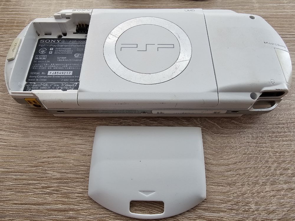 Sony PSP Playstation Portable 1000er Modell in weiss (Gebraucht) in ...