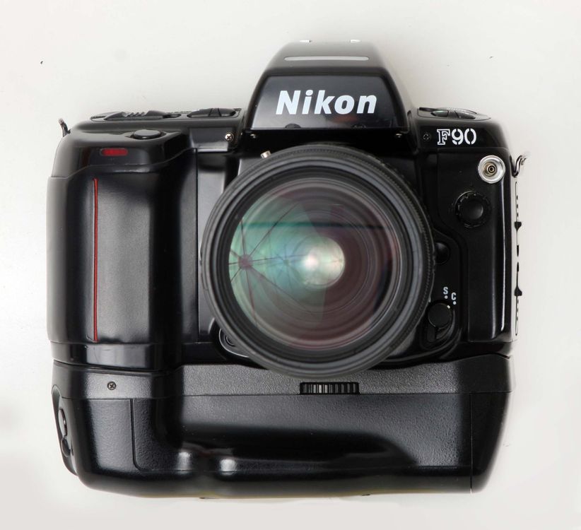 Nikon F90 mit AF Nikkor 28-85mm 1:3,5-4,5 und Motor MB-10 | Kaufen auf ...