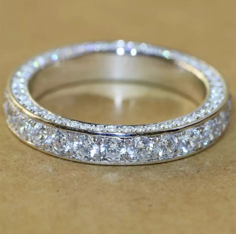 Fingerring in Diamant-Optik (Neu und originalverpackt) in Thun für CHF ...