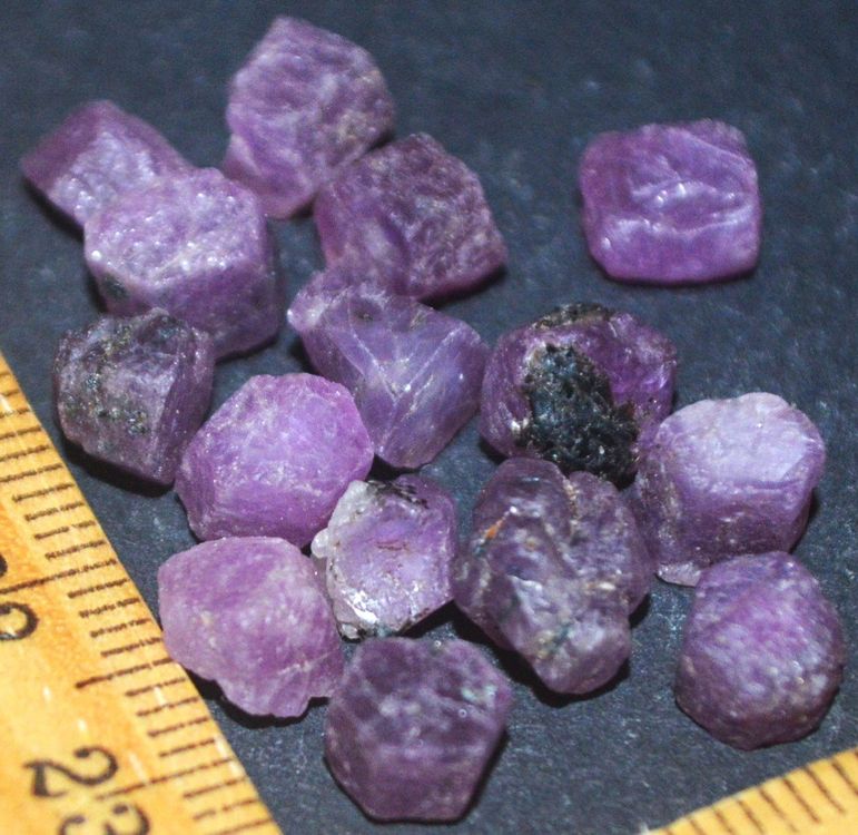 Mineralien Set L-798 – Rubin roh – 7 Gramm – 15 Stück (Neu und ...