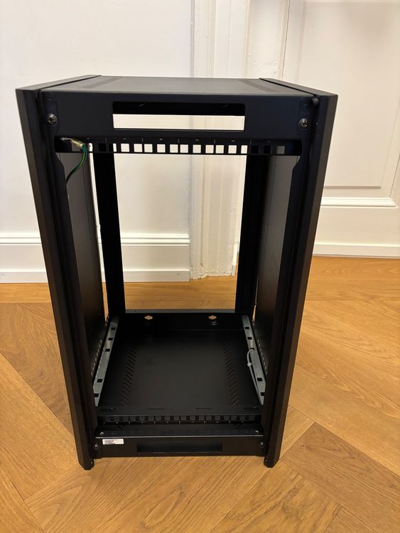 APC Wandschrank Rack AR106SH4 19 / 6HE / Schwarz (Gebraucht) in Luzern ...