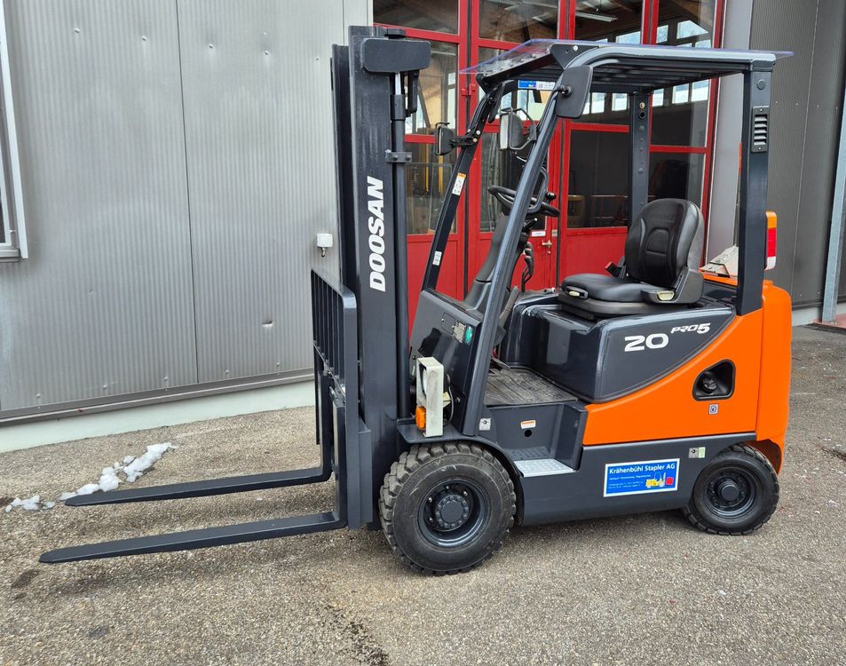 Stapler Doosan 2 T DIESEL MIT STRASSENZULASSUNG (Gebraucht) in ...