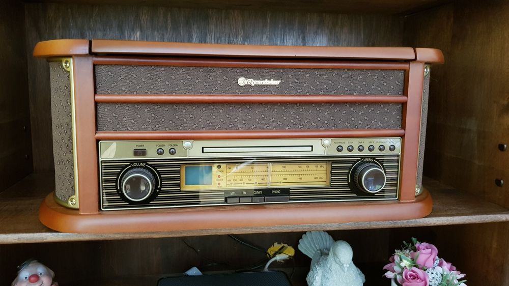 Retro Radio-CD-Plattenspieler (Gebraucht) in Meggen für CHF 5 – nur ...
